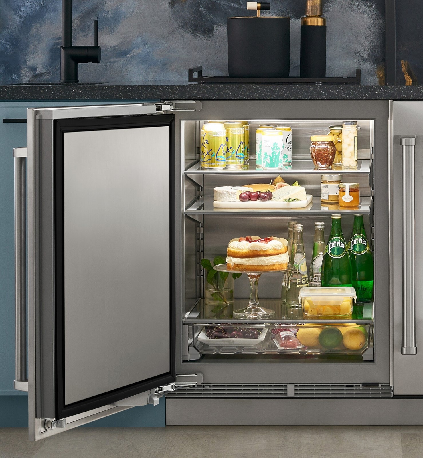 Designer Undercounter | Sub-Zero 24" Outdoor Refrigerator DEU2450RO