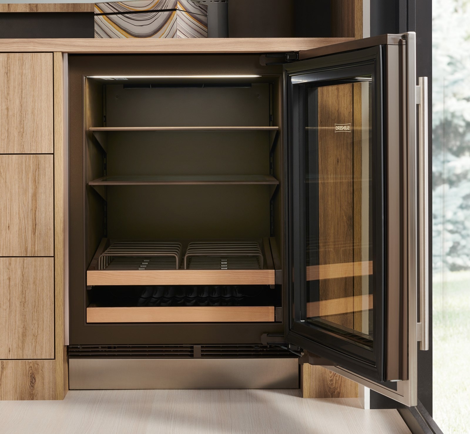 Designer Undercounter | Sub-Zero 24" Beverage Center DEU2450BG