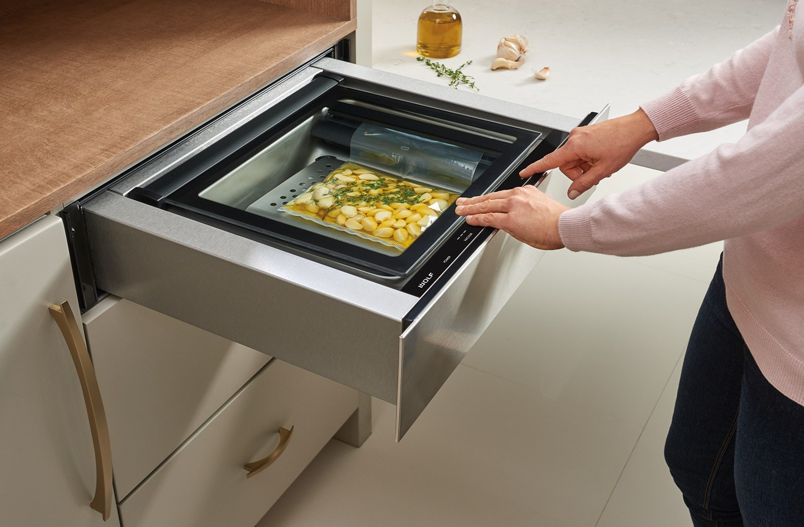 Wolf 24" Vacuum Seal Drawer (VS24)