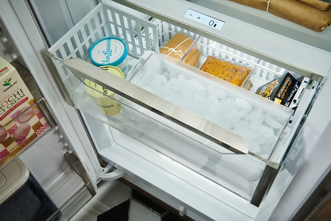 Sub-Zero 30 Inch Freezer Column with Ice Maker (DEC3050FI)
