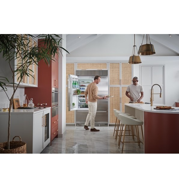 Sub-Zero Classic Series | Full Size Refrigerators